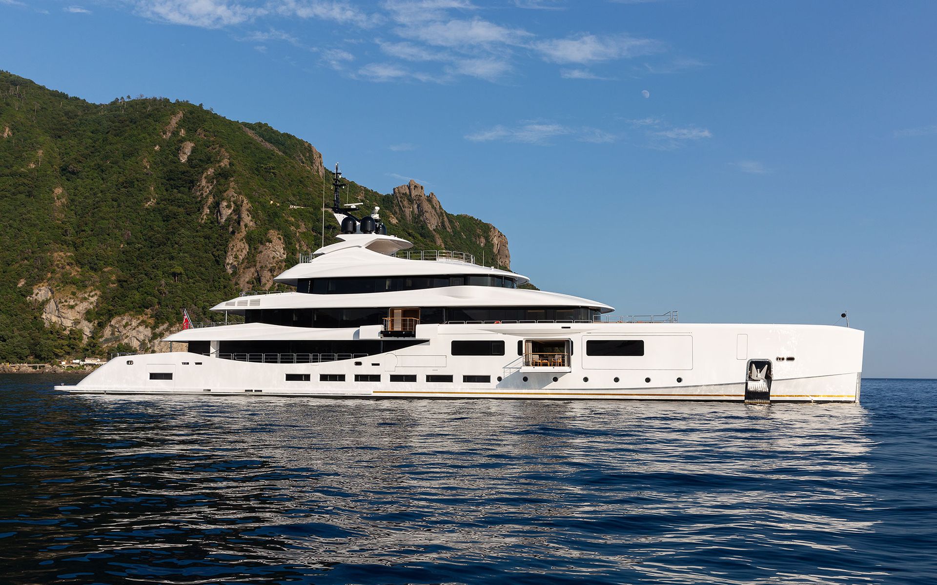 ALFA yacht for charter (Benetti, 70m, 2020)